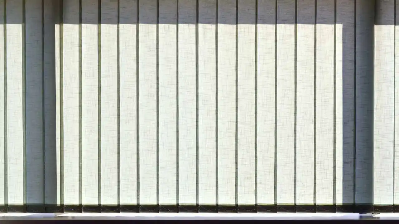Vertical Blind Itu Apa? Apa Saja Jenis dan Kelebihannya?